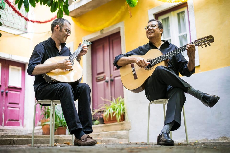 Lisboa: Espectáculo de fado con cena y tour de la ciudad | GetYourGuide