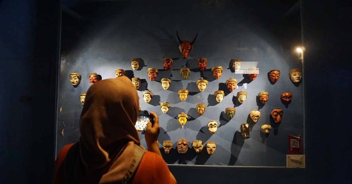 Malang: Excursión cultural a los templos de Kidal y Jago, Museo Panji ...