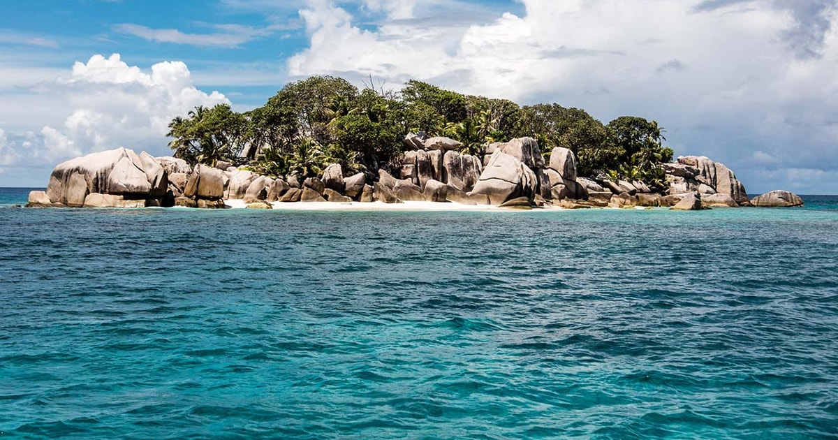 Tour zu den Inseln Sister, Coco und Felicite mit dem Katamaran ...