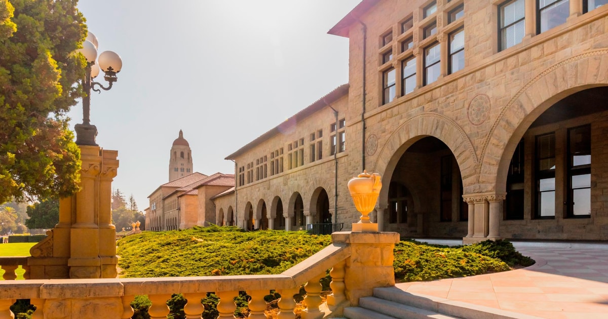 Experiencia de Escape al Aire Libre en el Campus de Stanford | GetYourGuide
