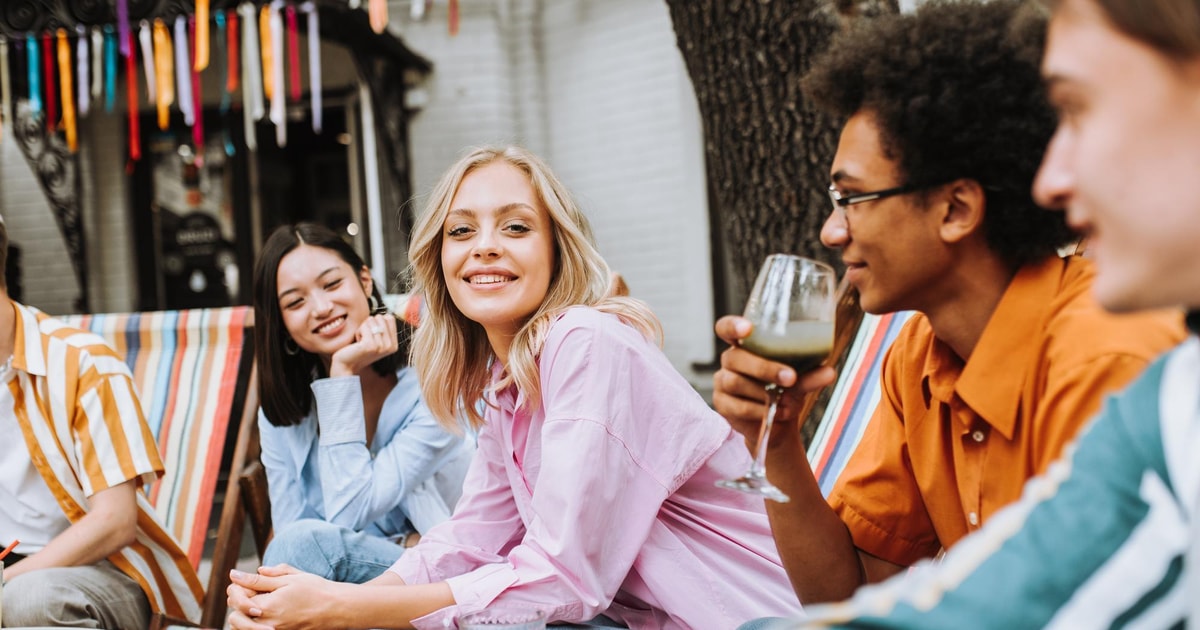 Tbilisi: Tour della vita notturna con drink di benvenuto | GetYourGuide