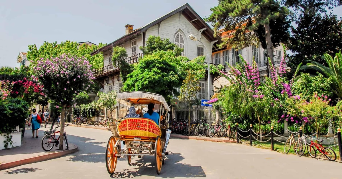 Kryssning till Prinsöarna i Istanbul med lunch och ledig tid | GetYourGuide