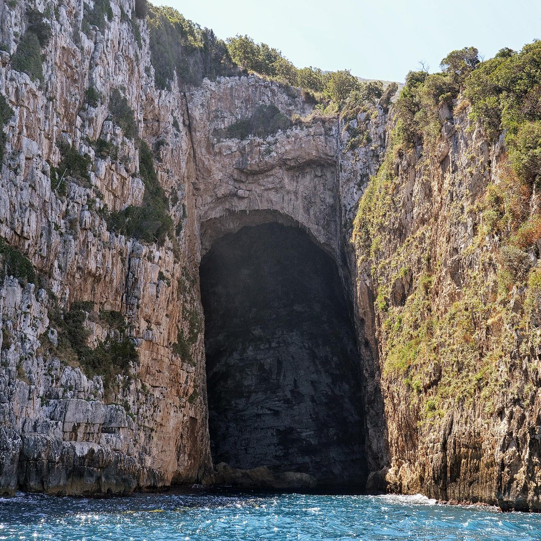 Valona: Isola di Sazan, Grotta di Haxhi Ali e tour di Karaburun ...