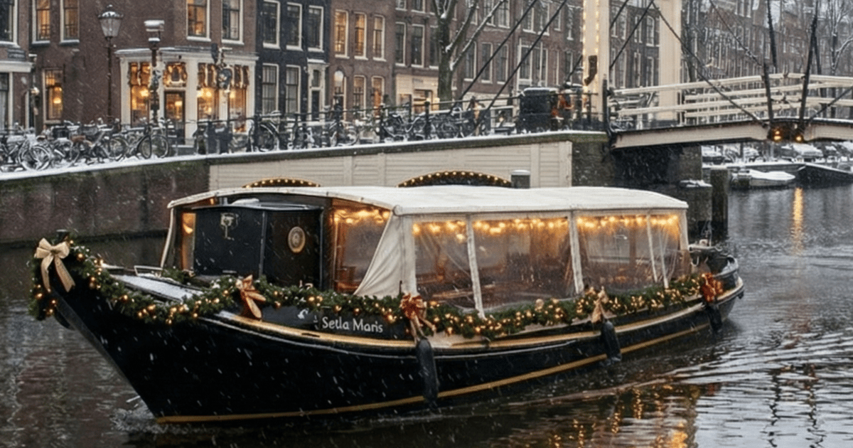 Amsterdam: Smoke Cruise. with Bar & local guide | GetYourGuide