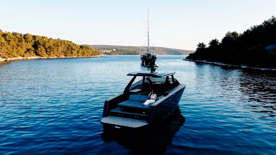 Split y okolica: Jednodnevni izleti brodom Colnago 35 Open | GetYourGuide