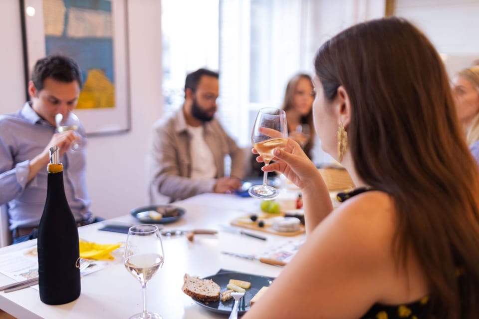 Ost og vin Tour de France med velsmagende spil | GetYourGuide