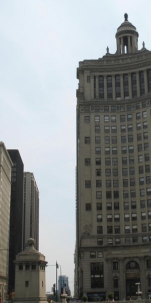 Chicago River: 1.5-Hour Guided Architecture Riverboat Tour | GetYourGuide