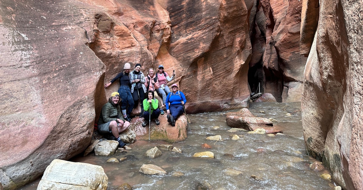 Cañón de la Ranura de las Cascadas de Kanarraville: Caminata | GetYourGuide