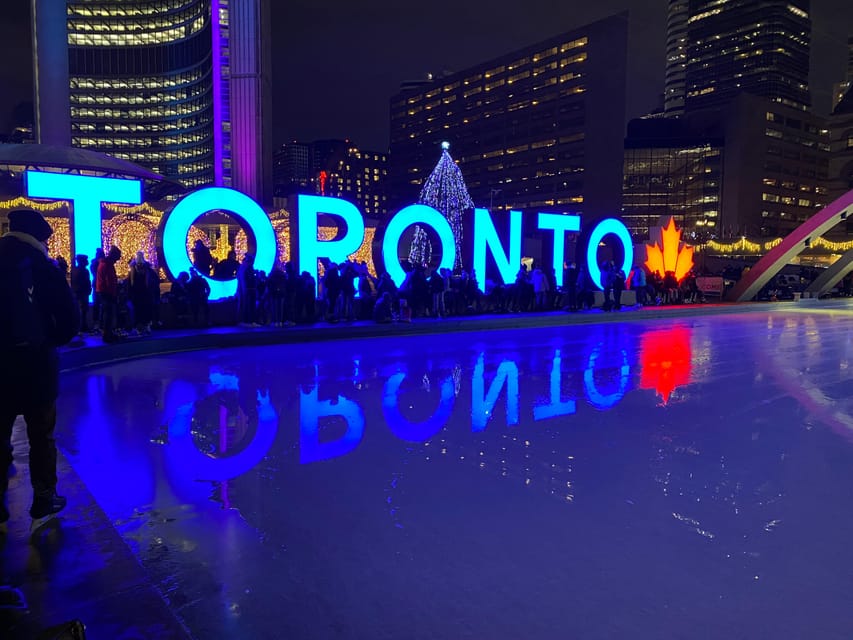 Downtown Toronto: Walking tour experience. English/Spanish | GetYourGuide