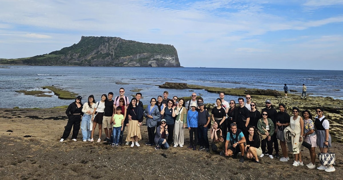 Jeju Island: Full-Day East Jeju Bus Tour with Entry Fees | GetYourGuide