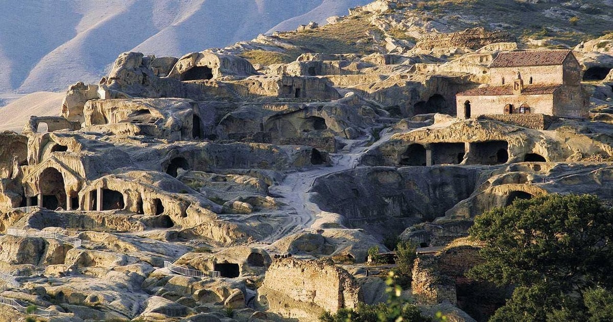 Vanuit Tbilisi: naar Mtskheta, Jvari, Gori en Uplistsikhe grot ...