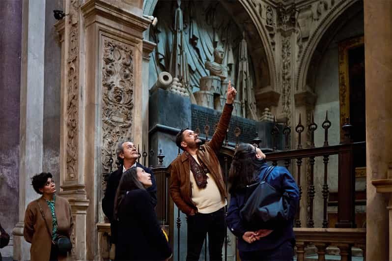 Neapel: Die Sansevero-Kapelle und der verschleierte Christus hinter ...