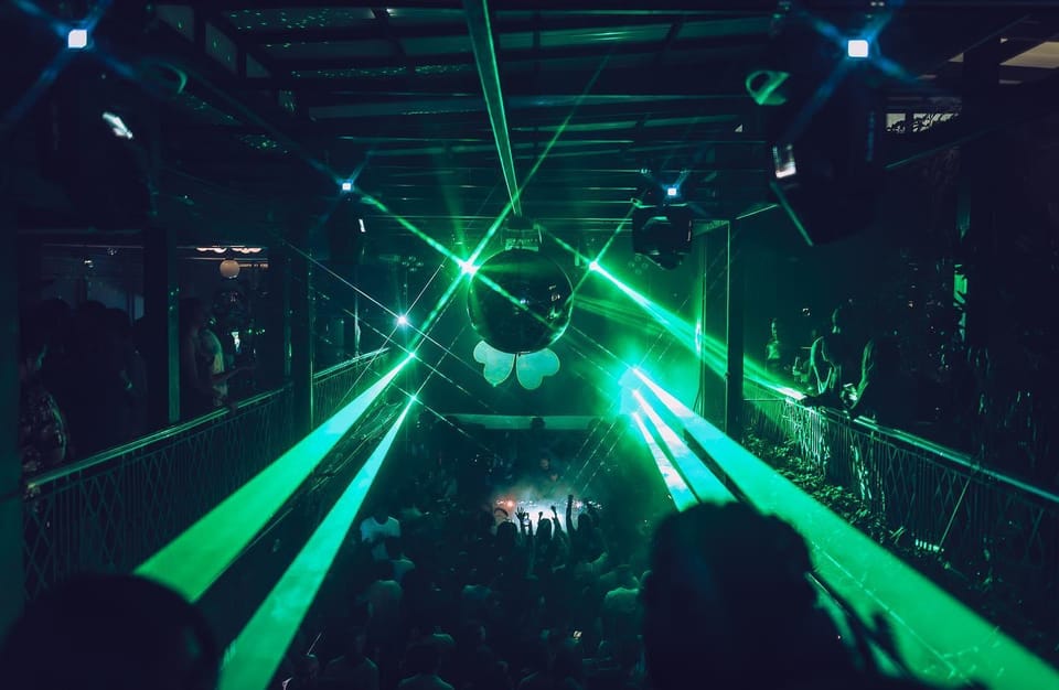 Tour Definitivo de la Vida Nocturna de Medellín : Azoteas y discotecas | GetYourGuide