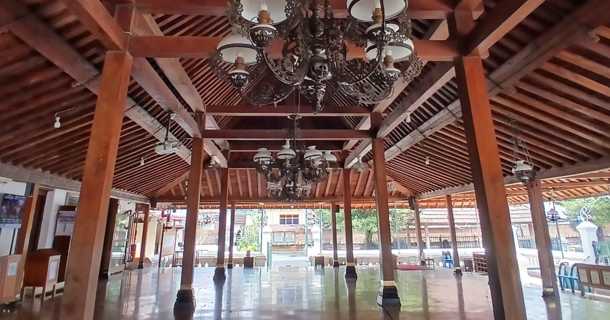 Yogyakarta: Religious History Tour with Guide & Pickup | GetYourGuide