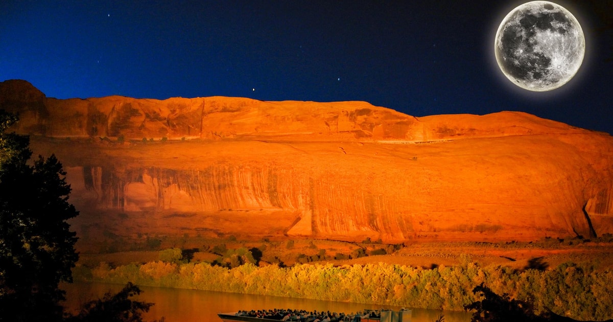 Moab: Colorado River Dinner Cruise with Music and Light Show | GetYourGuide