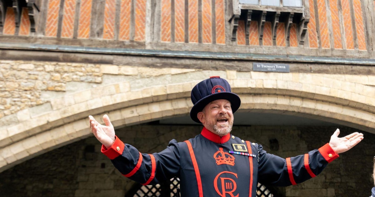 Tower of London Early Access & Beefeater Opening Ceremony | GetYourGuide