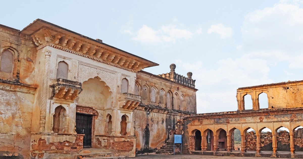 8-hours Excursion Trip to Unbeatable Kalinjar Fort | GetYourGuide