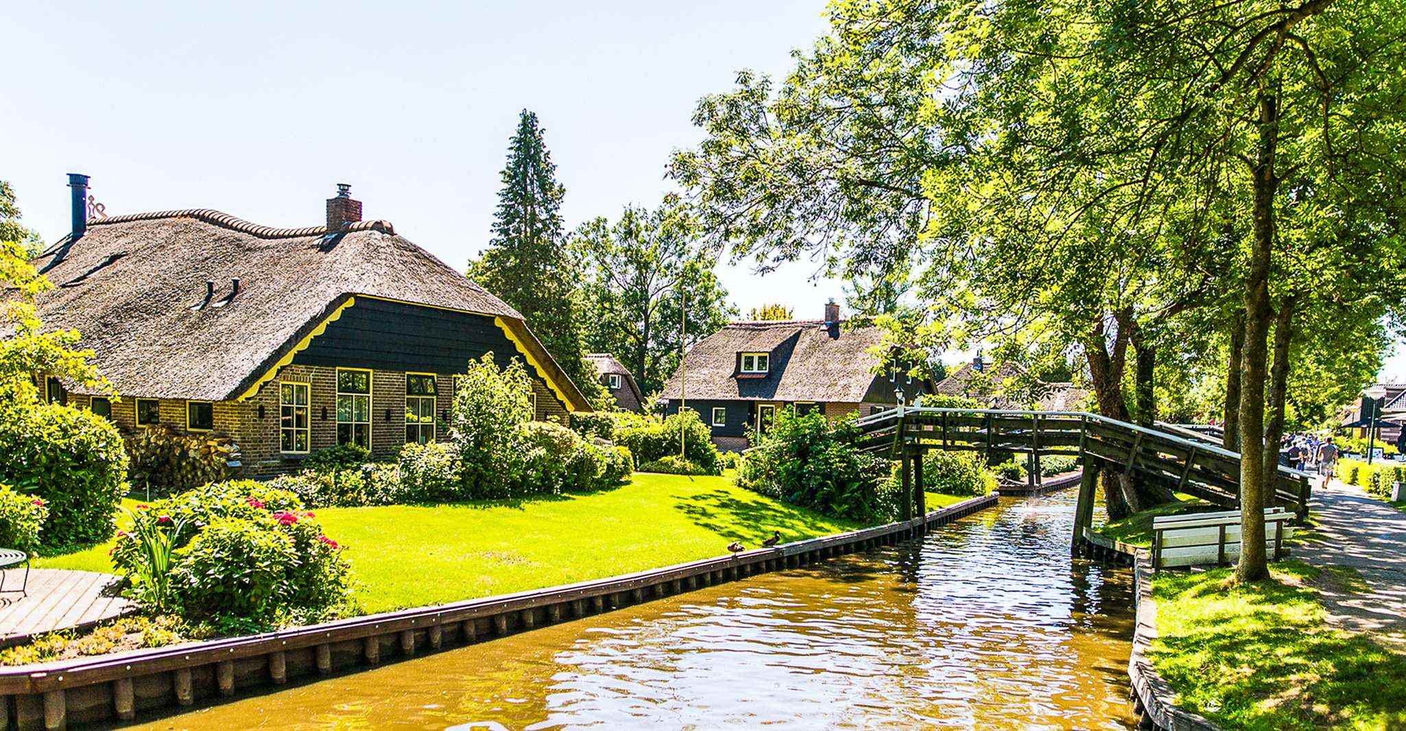 Amsterdam, Giethoorn Day Trip with Boat Tour - SuiteTrails