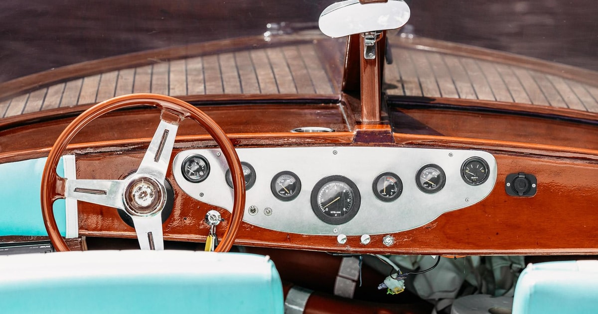 Cruise Lake Como on a Molinari 1958 | GetYourGuide
