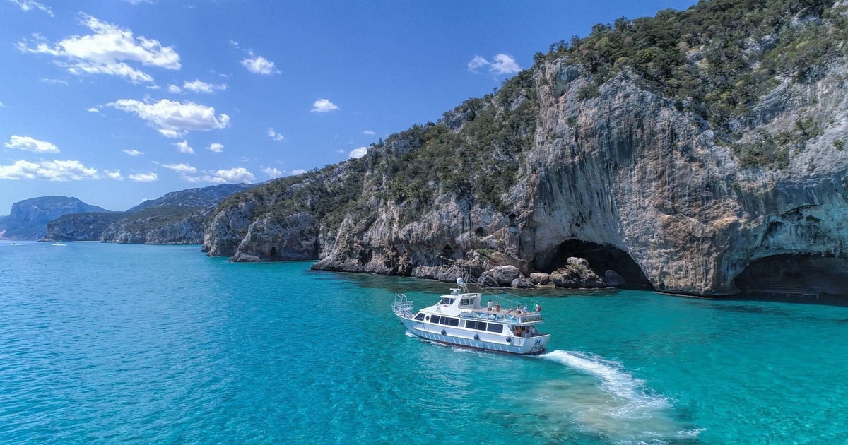 Von Cala Gonone: Motorboottransfer zum Strand Cala Luna | GetYourGuide