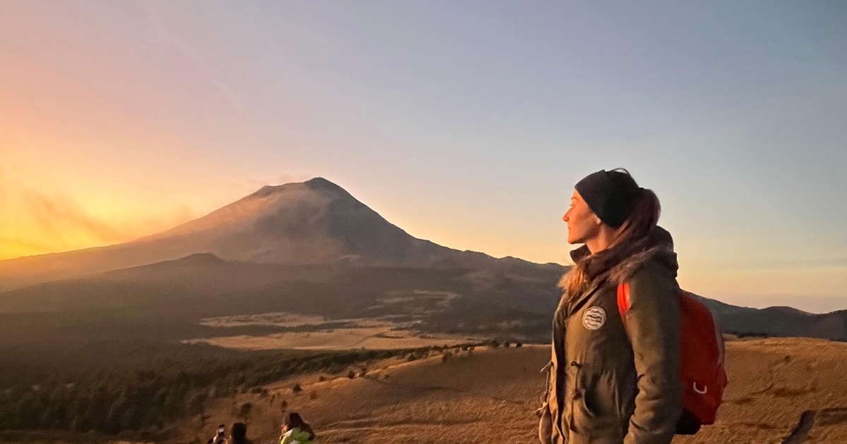 Sunrise between volcanoes: Hike for beginners + lunch | GetYourGuide