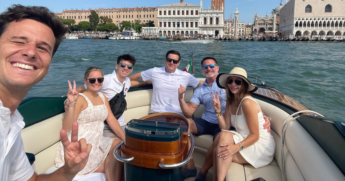 Tur cu barca de lux - Riva Aquariva Veneția Yacht | GetYourGuide