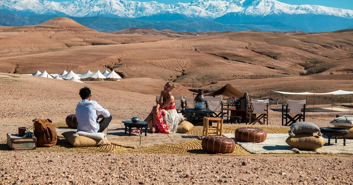 Diner met show & kamelenrit & quad in de woestijn van Agafay | GetYourGuide