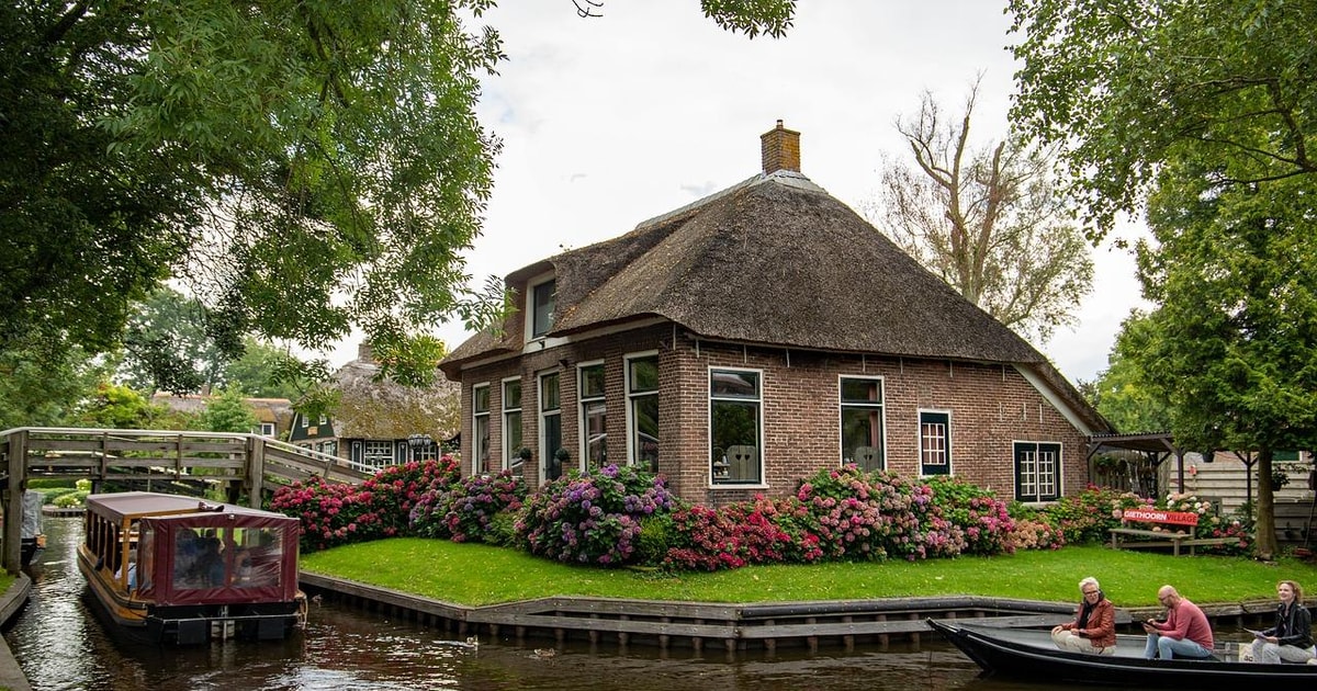 [Private Tour] Giethoorn Tour: Enjoy the canals in a boat | GetYourGuide