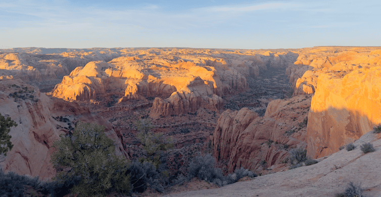 Tonalea: Guided Eggshell Arch Hike w/ Day or Sunset Options | GetYourGuide