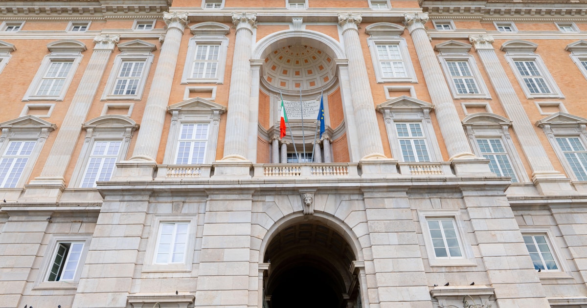 Fra Rom: Adgang til kongeslottet i Caserta og togbillet | GetYourGuide