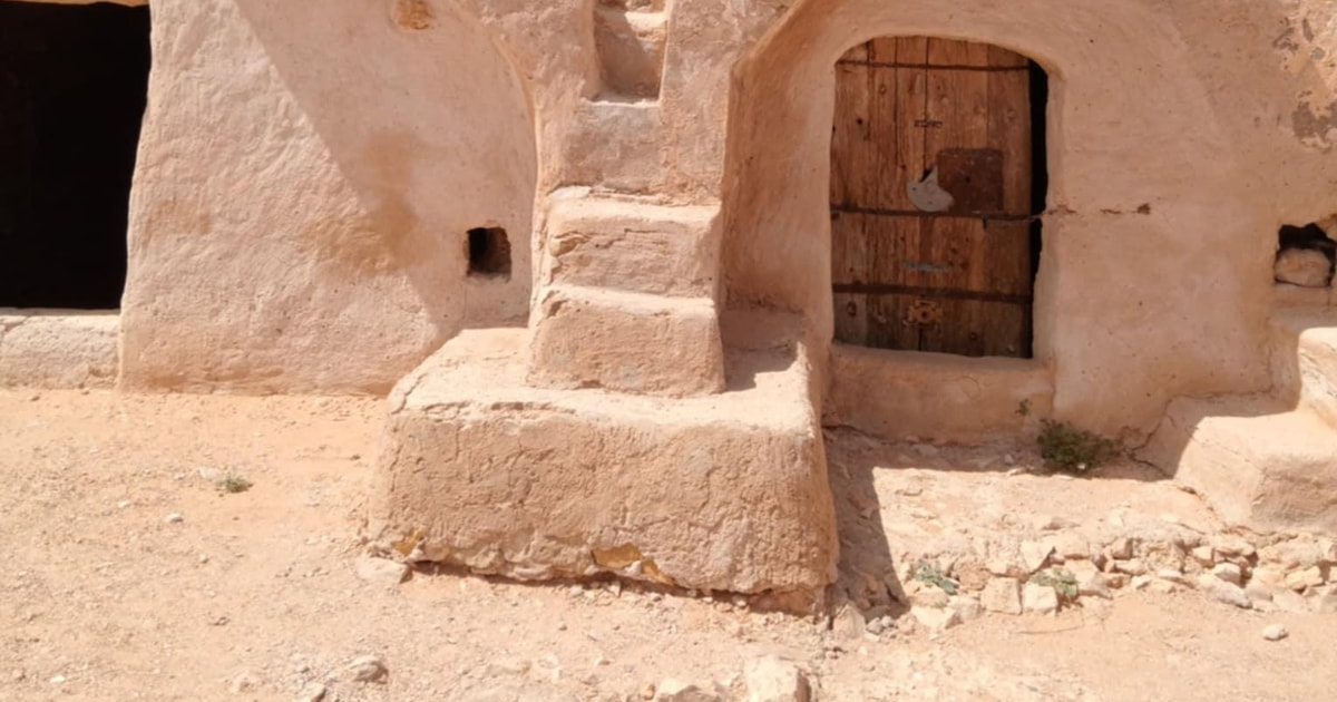 Au départ de Djerba: Excur d'une journée à Tataouine Chenini | GetYourGuide