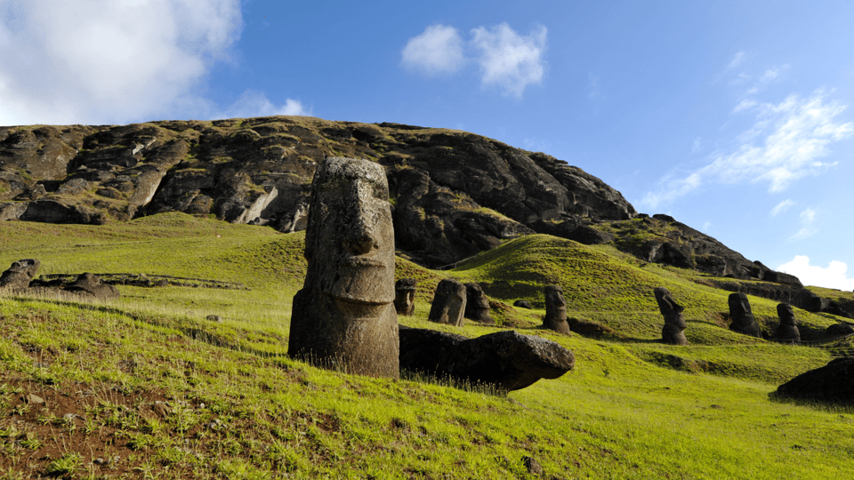 La Fábrica de Moai: El misterio tras la estatua de piedra volcánica ...