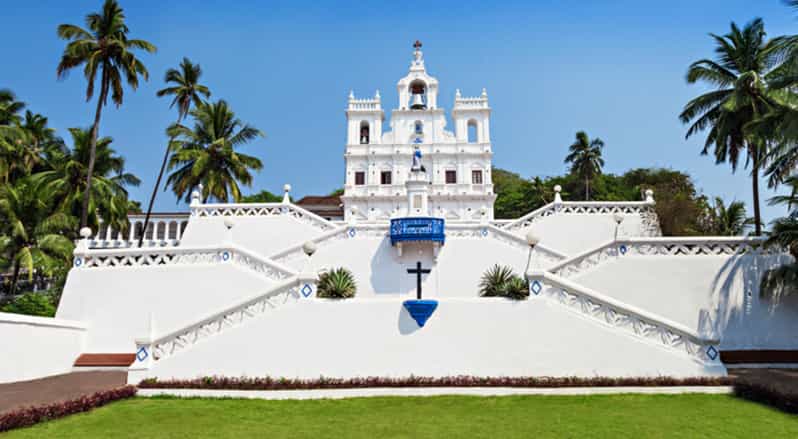 Goa: Baga Beach & die Basilika von Bom Jesus Highlights Tour | GetYourGuide