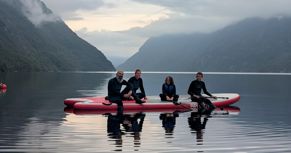 Paseo en kayak por el fiordo de Frafjord y excursión a la cascada de ...