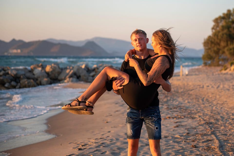 Sahilde fotoğraf çekimi | GetYourGuide