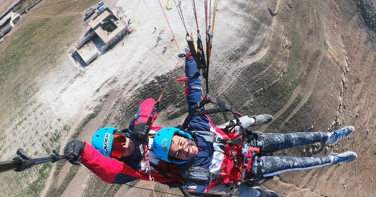Desde Marrakech: Parapente, Paseo en quad y Té en el Desierto ...