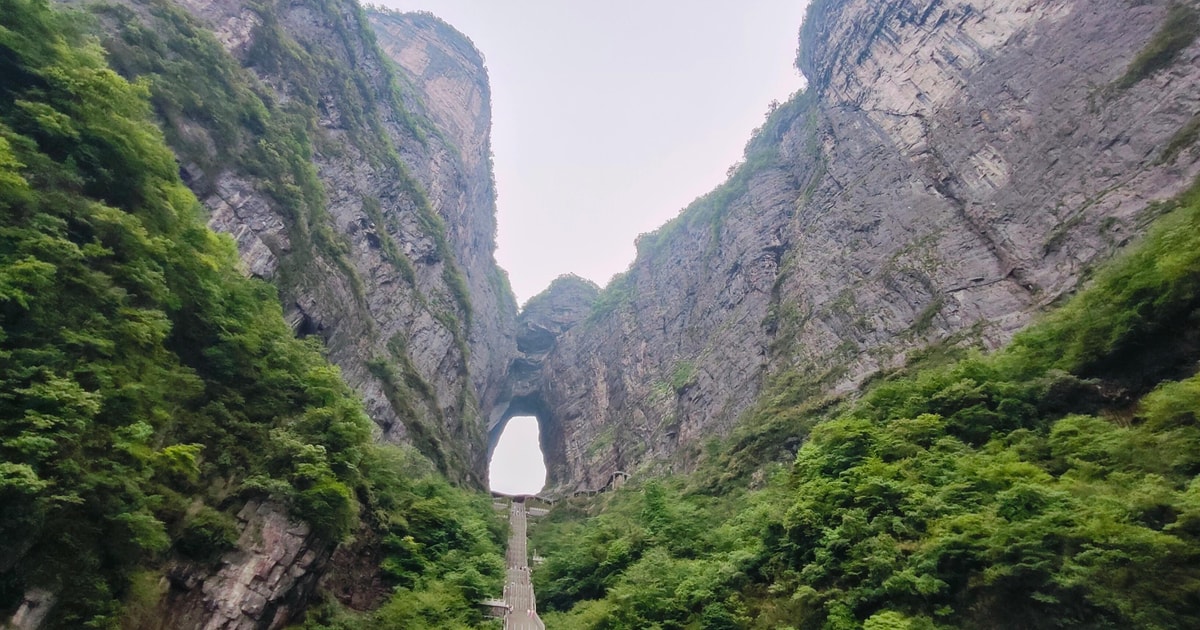 Zhangjiajie: Paseo por el Cielo de la Montaña de Tianmen y Puente de ...