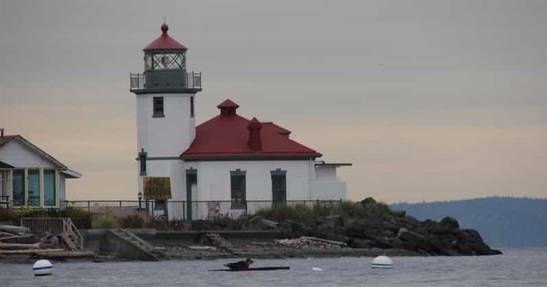 Seattle: Alki Lighthouse Sea Kayak Tour | GetYourGuide