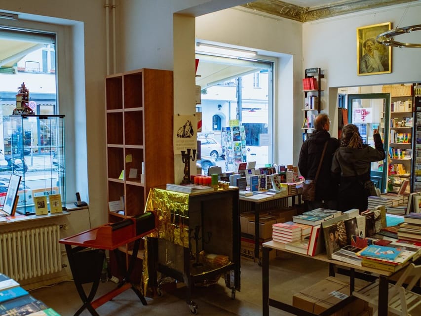 Recorrido por las librerías independientes con fotografía | GetYourGuide