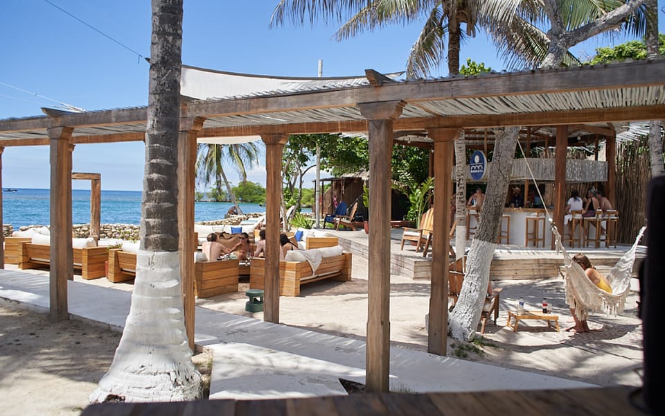 Explora Mangata Beach: Aventura en la Isla del Rosario | GetYourGuide