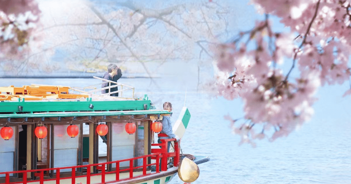 Tokyo: Sakura Dinner Cruise on a Yakatabune Boat with Show | GetYourGuide