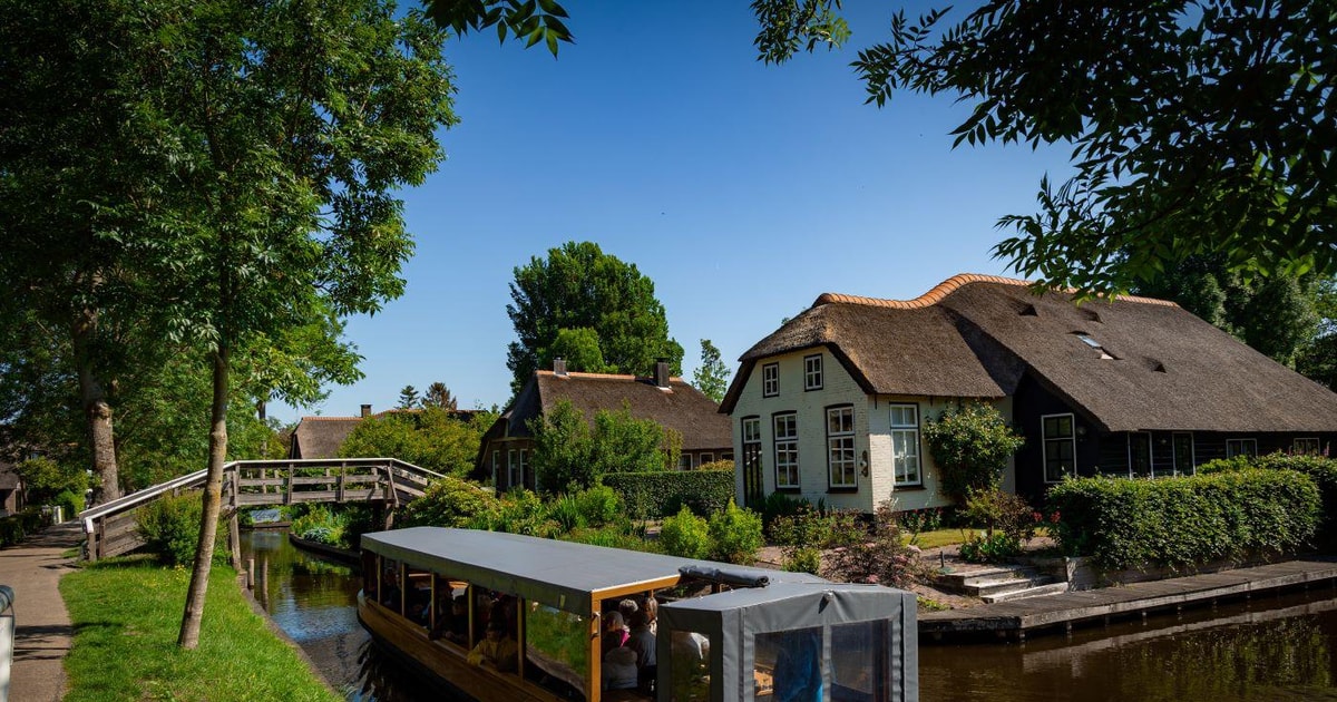 Giethoorn: Canal Cruise Highlights and Village Sightseeing | GetYourGuide
