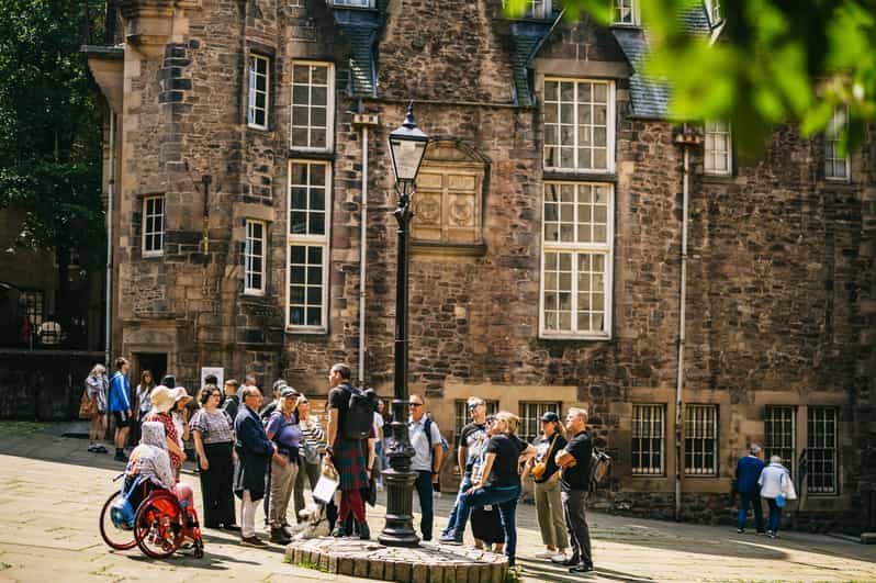 Edinburgh: Comedy Walking Tour with Professional Comedian | GetYourGuide
