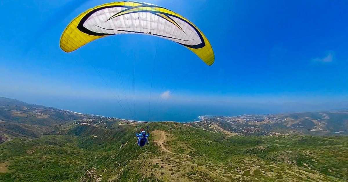 Aventura panorámica en parapente biplaza de las colinas a la playa de ...