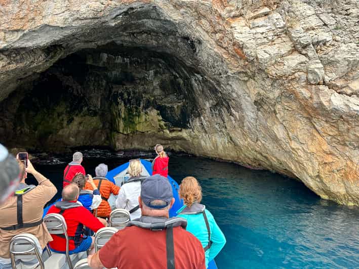 Nice: Monaco & Mala Grotten Boottocht met Ontbijt op Zee | GetYourGuide