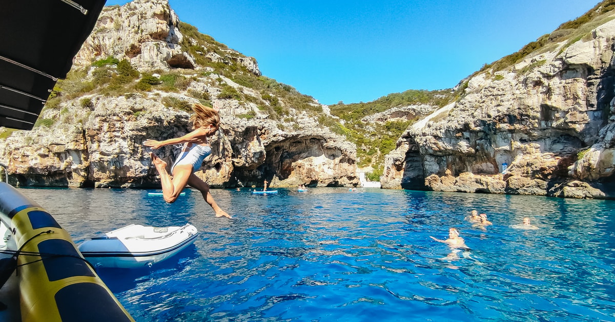 Desde Split: Cueva Azul, Mamma Mia, Vis y Hvar. Tour por 5 islas ...