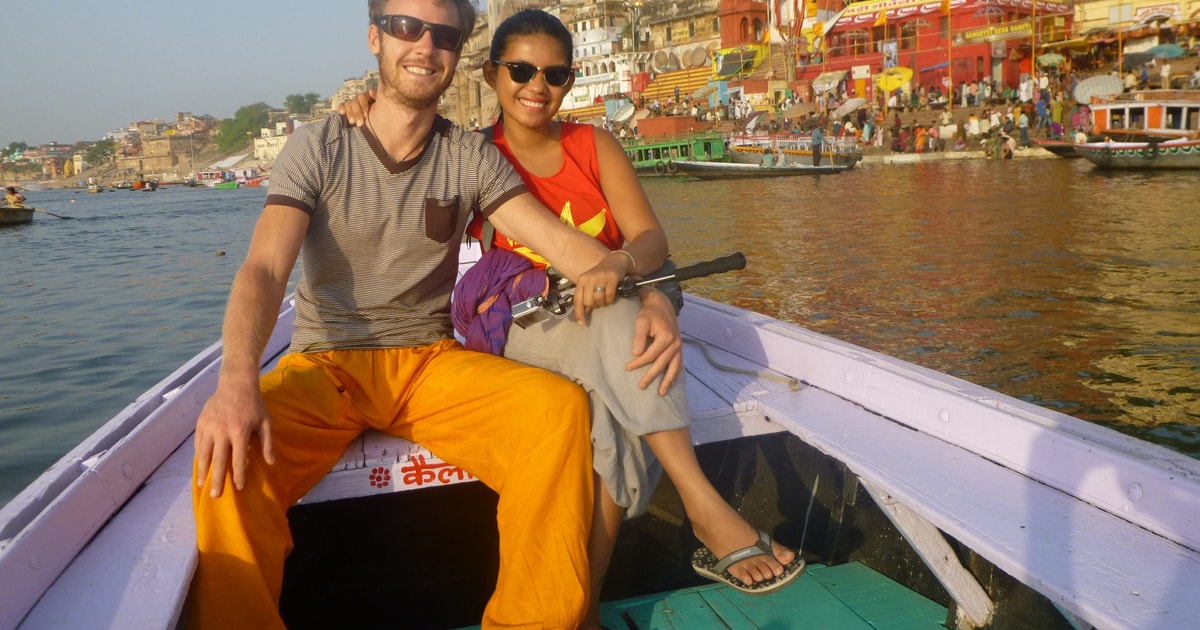 Ganga Ghat Arti mit Dachcafé in der Nähe des Ganges | GetYourGuide