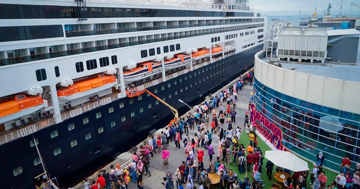 Surabaya Port: Personalized City Tour with Expert Guide | GetYourGuide