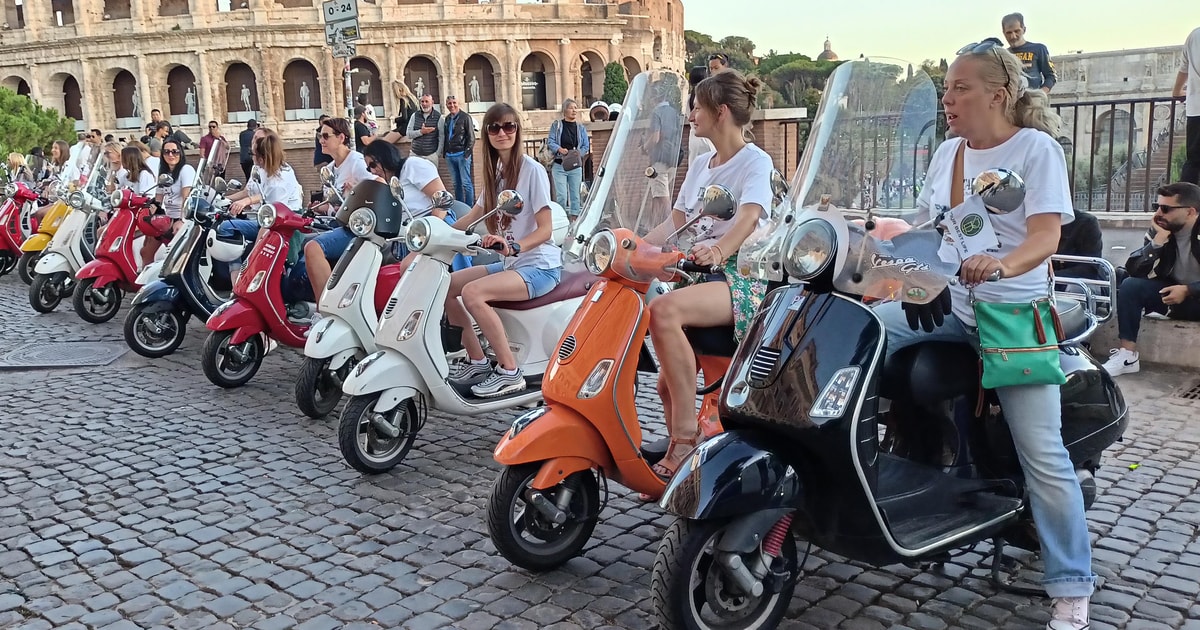 Rom: Kør som passager på en Vespa på en guidet byrundvisning | GetYourGuide