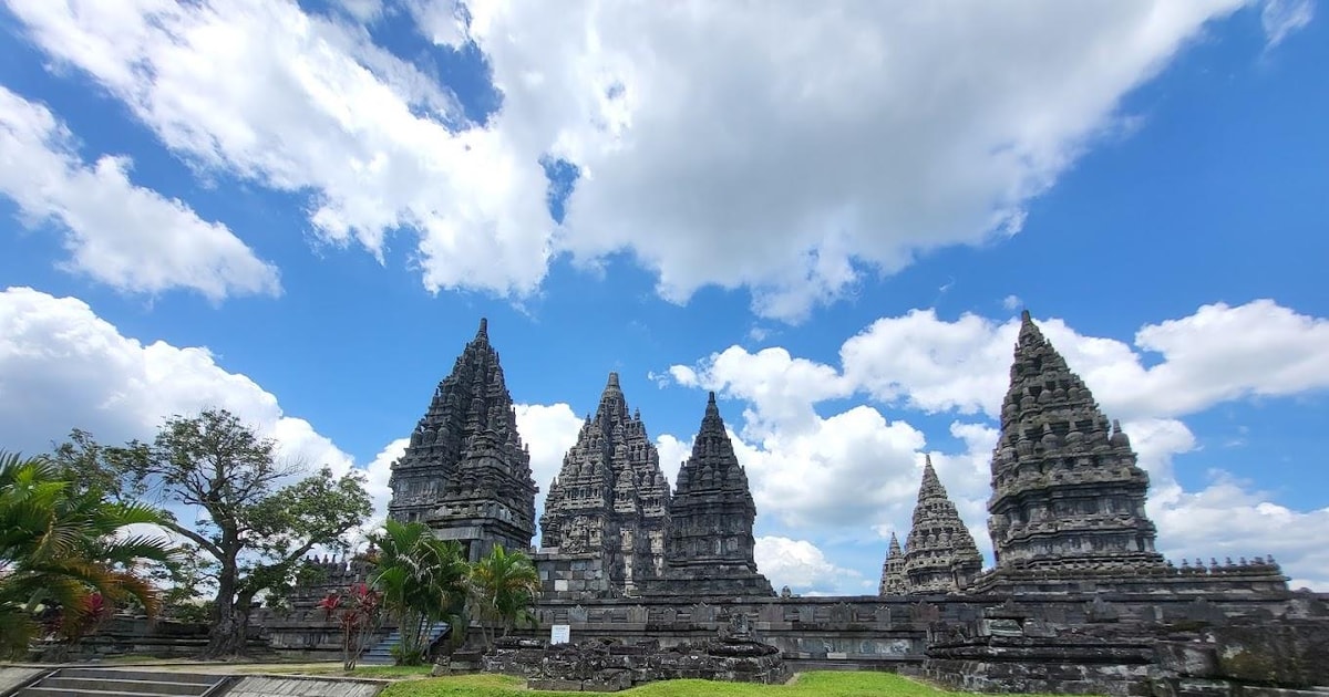 Wisata Budaya Yogya: Candi Borobudur Prambanan & Merapi | GetYourGuide
